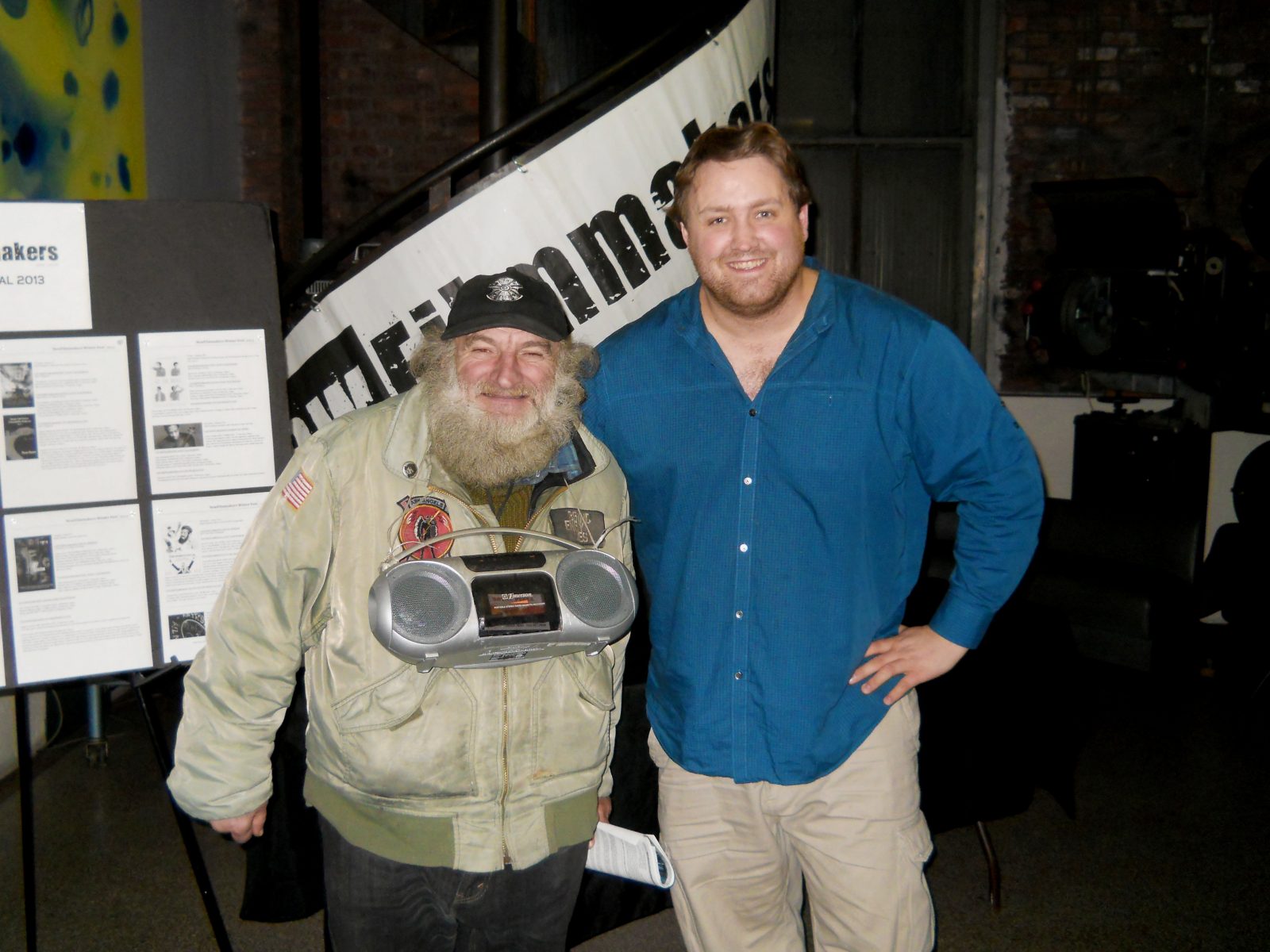 ทำความรู้จัก ‘Radioman’ ชายไร้บ้านผู้ชอบปรากฏตัวตามกองถ่าย สู่นักแสดง ...