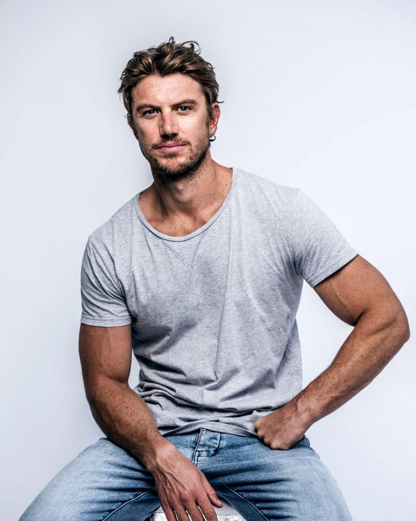 ทำความรู้จัก Adam Demos จาก Sex/Life หนุ่มทรงเสน่ห์ ผู้ทำหญิงสาวระทวยไป ...