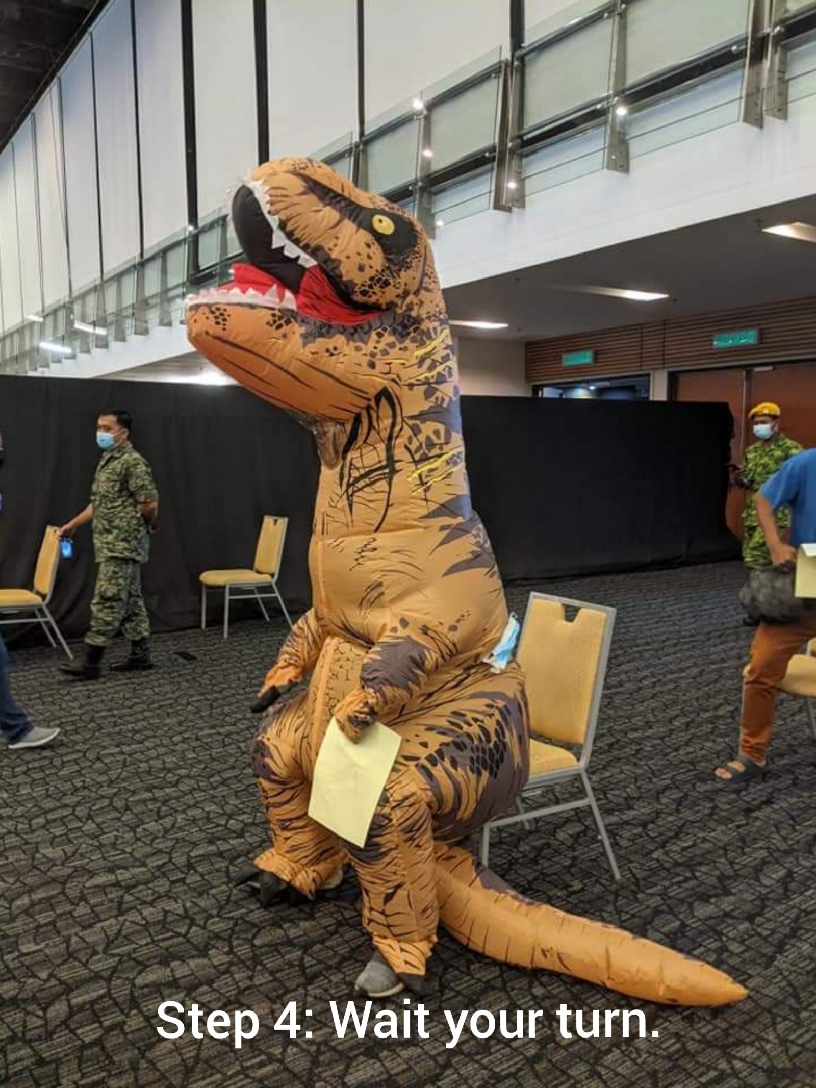 ฉีดวัคซีนให้บันเทิงแบบมาเลเซีย คอสเพลย์ทั้ง T-Rex นารูโตะ จูเรนเจอร์ ไปจนอุลตร้าแมน – CatDumb ...