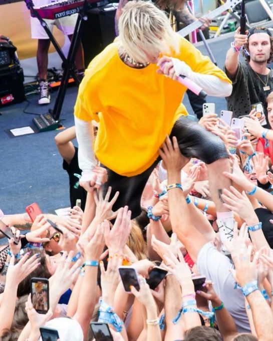 MGK กับเซอร์ไพรส์คอนเสิร์ตที่ Lollapalooza พาลูกสาวและแฟนสาว Megan Fox ...