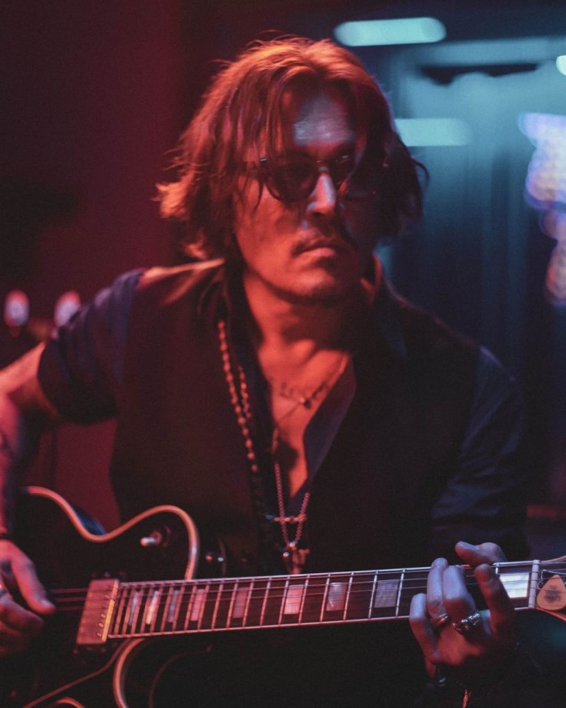 ชวนใจละลายไปกับภาพ Johnny Depp ในแคมเปญใหม่ของ Dior ที่สุดแสนจะหล่อเท่ ...