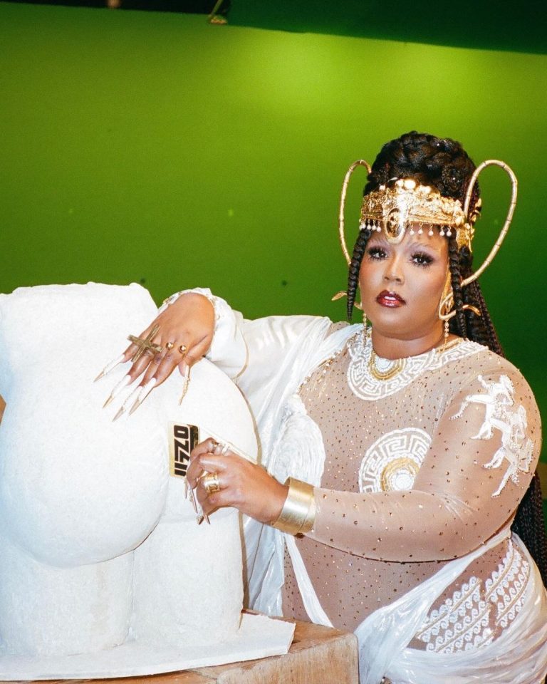 Lizzo ร้องไห้กลางไลฟ์สด เหตุเพราะถูกชาวเน็ตเหยียดผิว – รังเกียจรูปร่าง ...