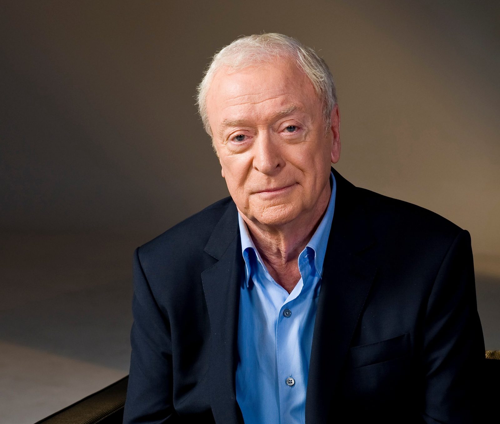 Michael Caine ผู้คร่ำหวอดในฮอลลีวูด เคยใช้เวลา 8 ปี ฝึกไม่กะพริบตา จน ...