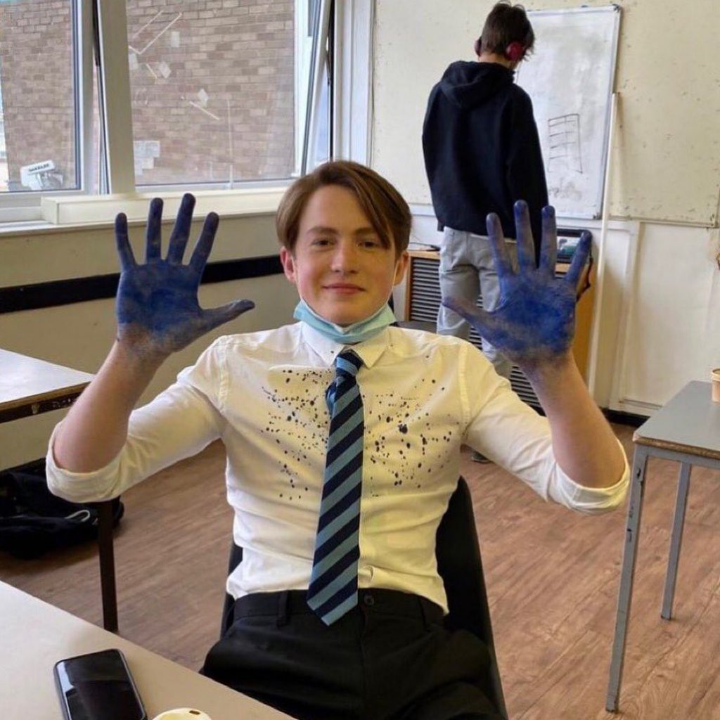 ชวนชมความน่ารักของ Kit Connor ต้าวโกลเด้นจาก Heartstopper ยิ้มละมุนจนใจ ...