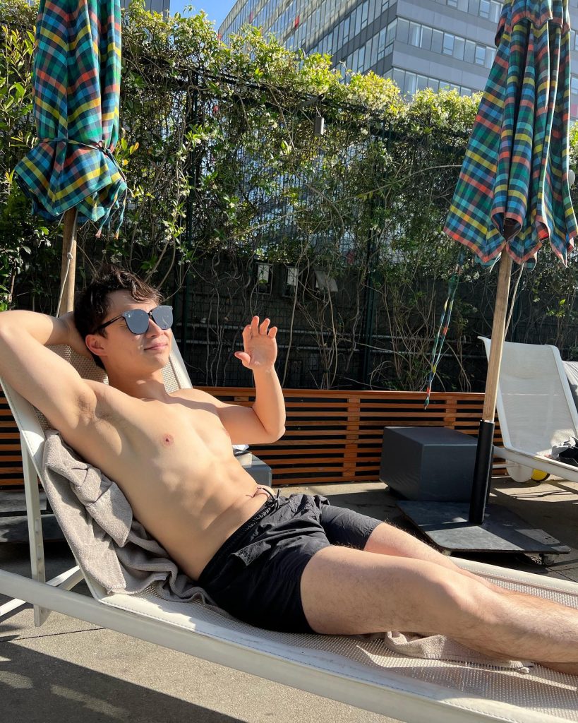 อังเคิลโรเจอร์ ลงภาพในชุดว่ายน้ำสุดเซ็กซี่ สาวๆ แห่งคอมเมนต์ อยากกรี๊ด “ไฮยาาา” ดังๆ – CatDumb ...