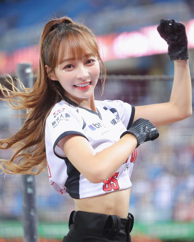 เชียร์ลีดเดอร์สาว โดนขุดภาพเก่า คนสงสัยอัพไซซ์หน้าอก เจ้าตัวโต้ ของจริงให้จับพิสูจน์ – CatDumb ...