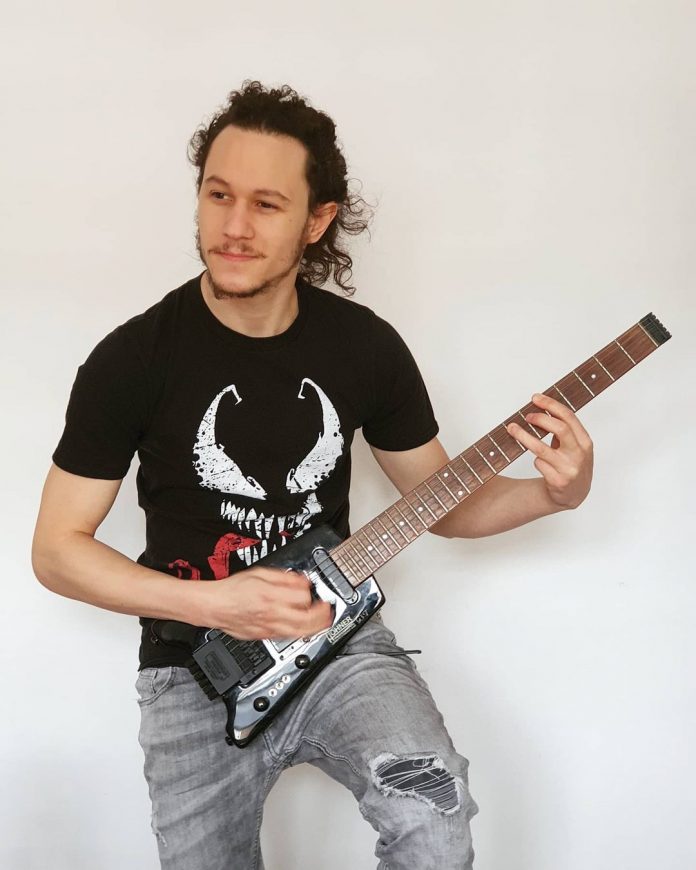 หนุ่มนักดนตรีหน้าคล้าย Heath Ledger เวอร์ชั่นเมทัล คล้ายจนบางคนคิดว่า ...