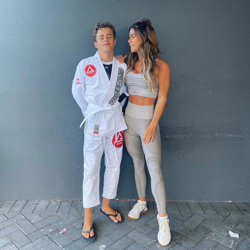 ฟิตเนสอินฟลูฯ เจอดราม่า ใส่บิกินี่ถ่ายรูปคู่ลูกชาย สวนกลับ “มันเป็นเรื่องปกติอยู่แล้วปะ ...