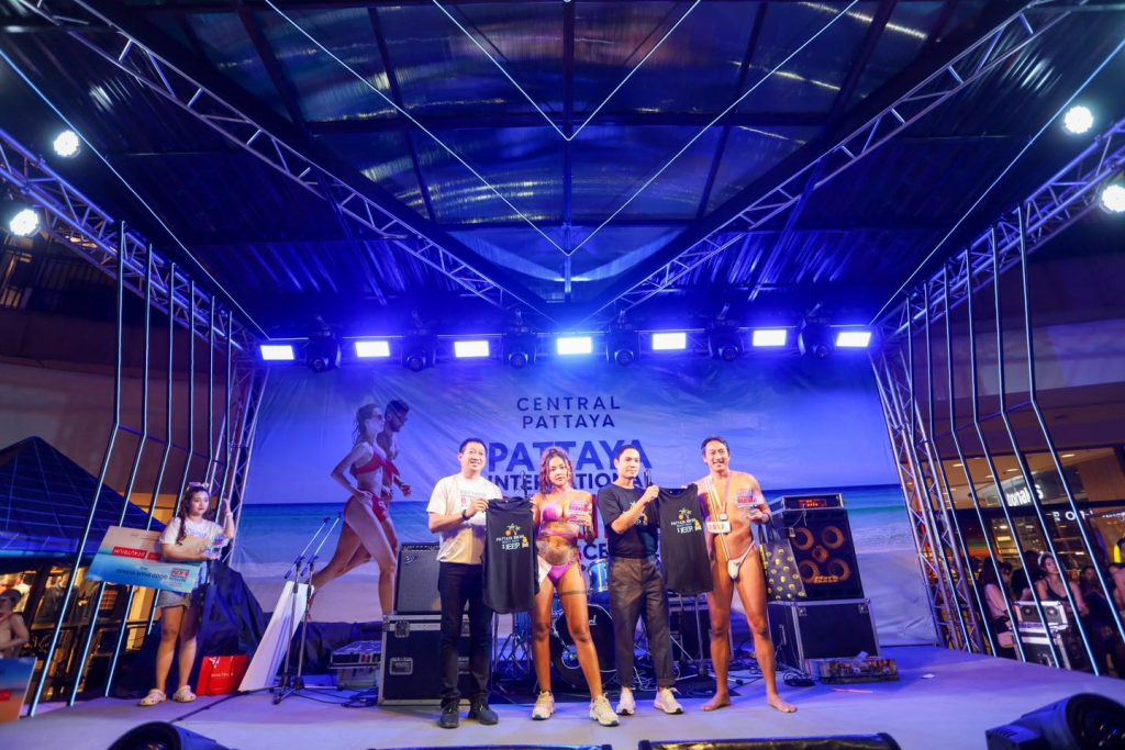 ไวรัลงานพัทยา บิกินี่ บีช เรซ นักวิ่งรับรางวัลในชุดสุดเฟี้ยว เอ๊ะ! นี่ ...