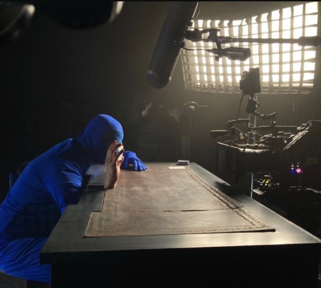 ไวรัลภาพเบื้องหลัง จากซีรีส์ Wednesday กับนักแสดงผู้รับบทเป็น ‘มือ’ – CatDumb – แคทดั๊มบ์ | เล่า ...